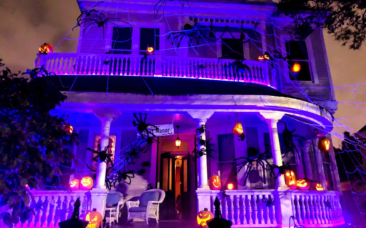 Spooky Manor House Outdoor Illuminated Spooky Manor Silhouette